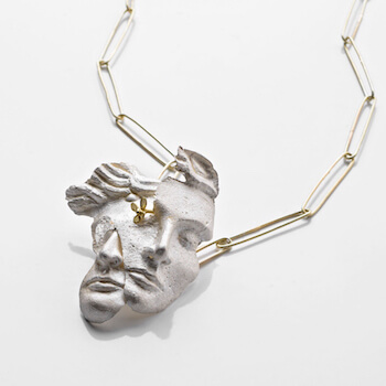 Benchpeg | Jewelry links: The power of jewelry as a social, political ...
